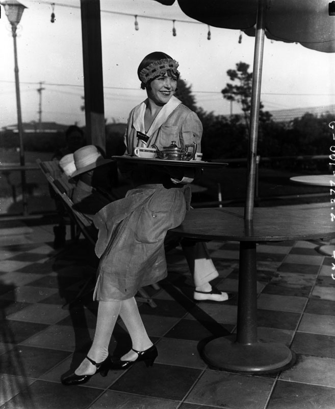 Waiting Tables in Hollywood – BEGUILING HOLLYWOOD