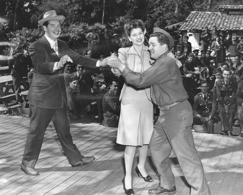 1942 Milton Berle Trudy Marshall Private Robert Haines 3000 enlisted ...