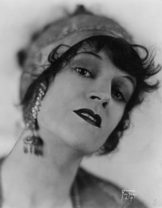 1929 – THEATER IN THE GOLDEN STATE – DORIS KEMPER APPEARS IN THE FRONT ...