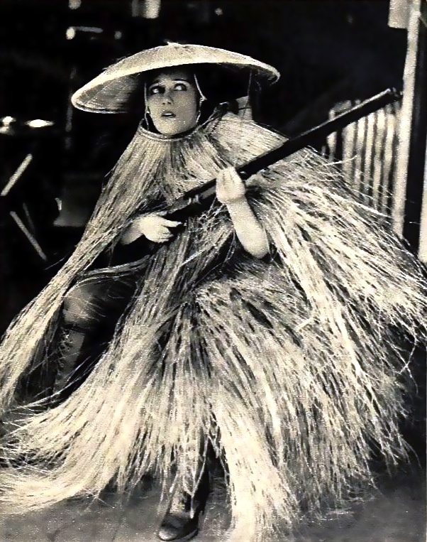 Für Elyse, pajamas seemed preferable, had no idea the Mister and guest ...